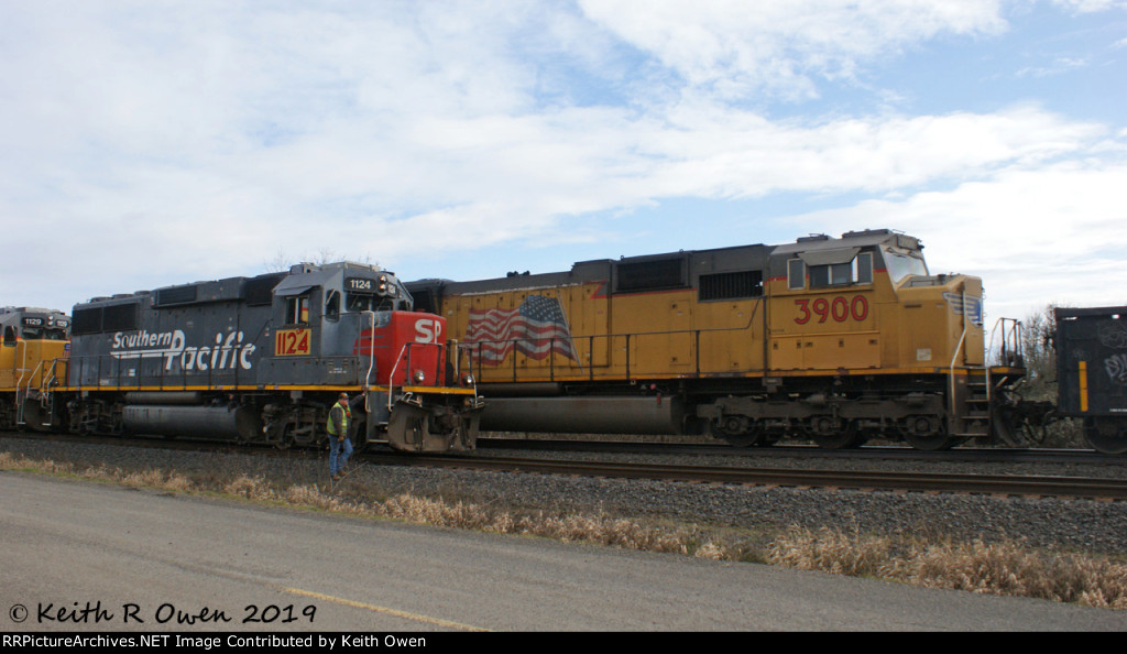 Northbound MOW Meeting the Kraft Switcher